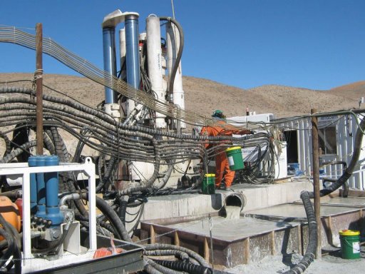 Chili: la foreuse du Plan C fonce à 23 mètres en 24 heures