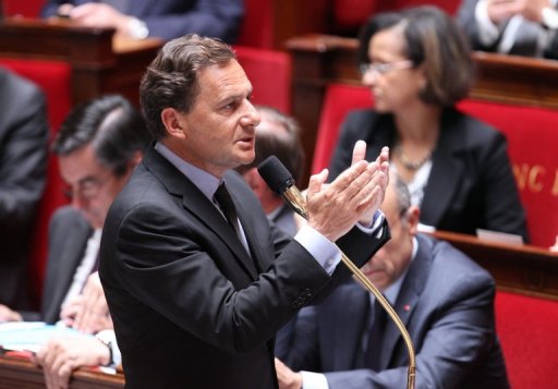 Eric Besson opposé à la suppression de la double nationalité