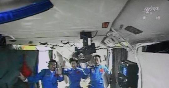 La Chine réussit son premier rendez-vous spatial en mode manuel