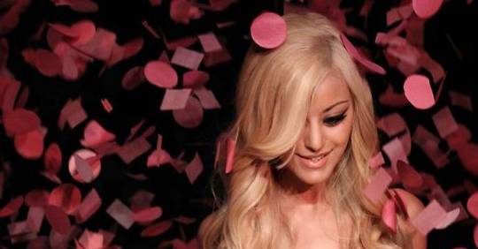 Zahia se lance dans le "made in France" avec de la lingerie fabriquée ...