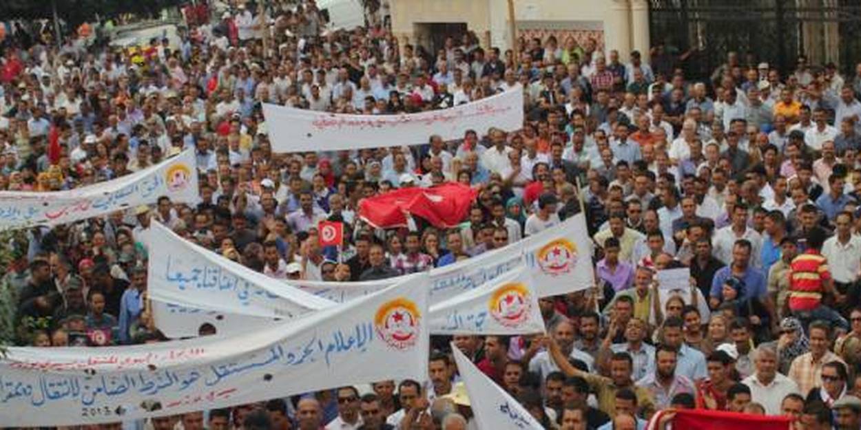 Tunisie : des centaines de manifestants dans les rues de Tunis