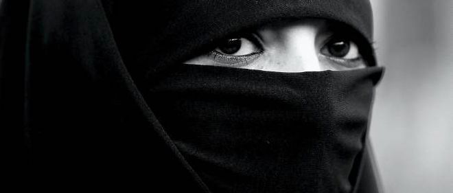 Femmes voilées en France : un long bras de fer - Le Point