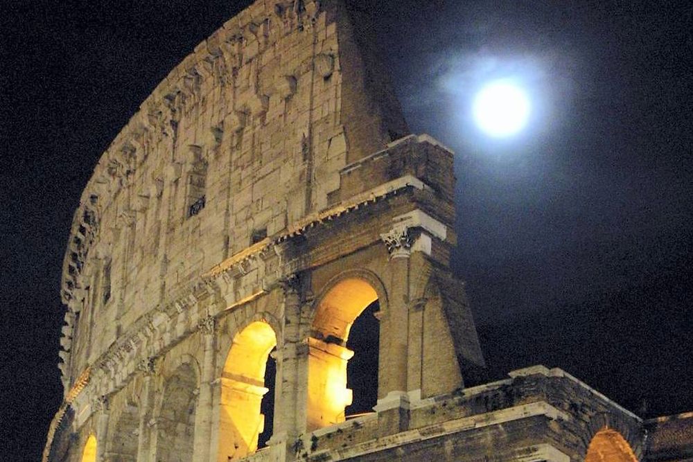 EN IMAGES Les plus beaux clichés de l'exceptionnelle éclipse de Lune