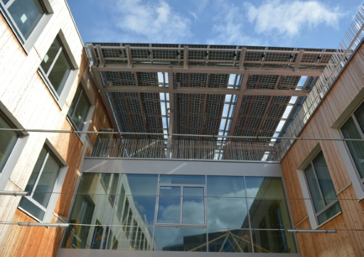 "Mon école, elle est high tech", dit Atem, élève dans un bâtiment "écolo"