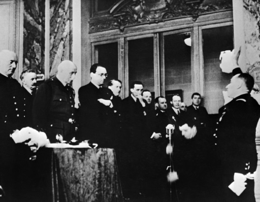 Aux archives nationales, les dossiers de Vichy sortent de l'ombre