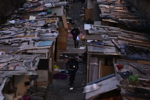 Un important camp de Roms évacué à Paris