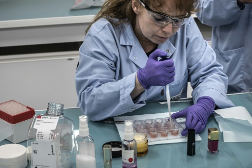 A Lyon, l'étonnante "usine à peaux" reconstruites de L'Oréal