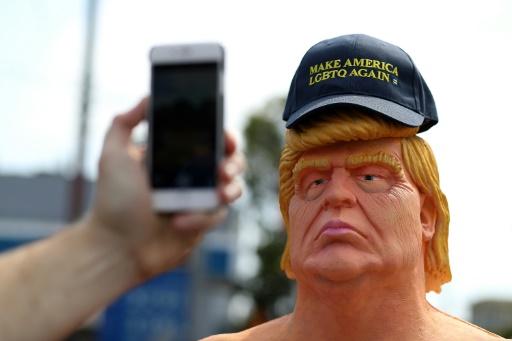 Une Statue De Donald Trump Nu Aux Enchères