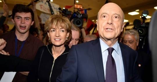 Juppé "observe" des "soutiens d'extrême droite" pour Fillon
