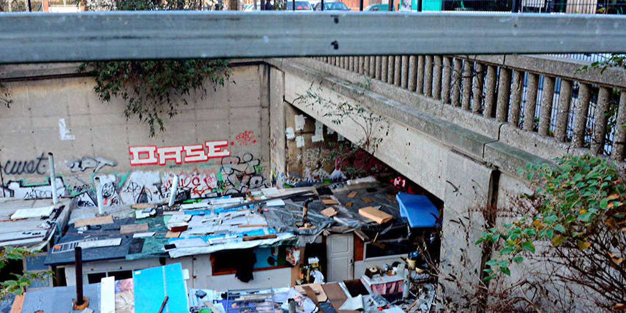 Paris : la police évacue un campement de Roms