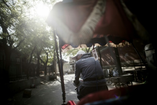 A Pékin, le "pousse-pousse", roi du bitume, joue sa survie