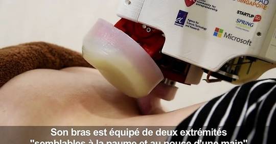 Vidéo Emma La Robot Masseuse Fait Ses Débuts à Singapour