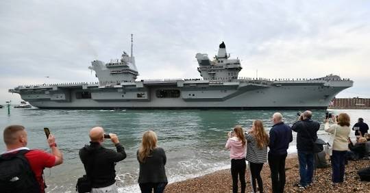 Le nouveau porte-avion britannique prend l'eau