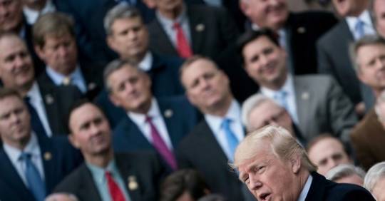 Promesse tenue: Trump célèbre l'adoption de la baisse des impôts