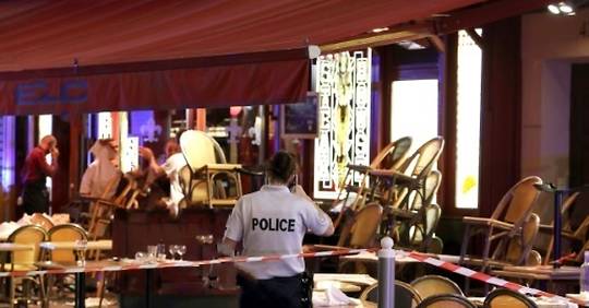 Scènes de panique à Nice après un tir de pistolet d'alarme: des blessés ... Scènes de panique à Nice après un tir de pistolet d'alarme: des blessés ...