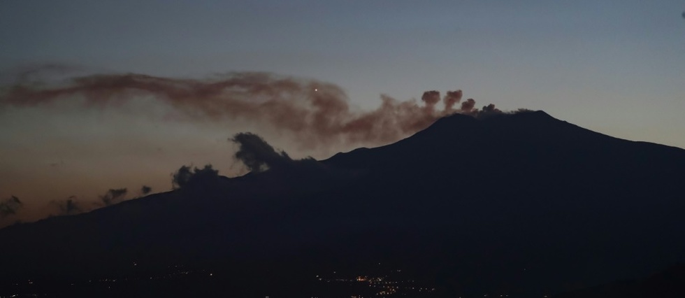 Eruption de l'Etna en Sicile : séismes et colonne de cendres - Le Point