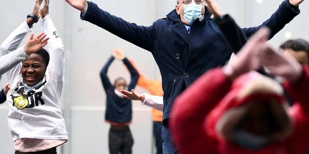 Covid-19: désormais si un élève est positif en maternelle, la classe ...