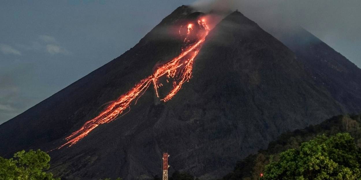 Indonésie: le Merapi crache de la lave incandescente