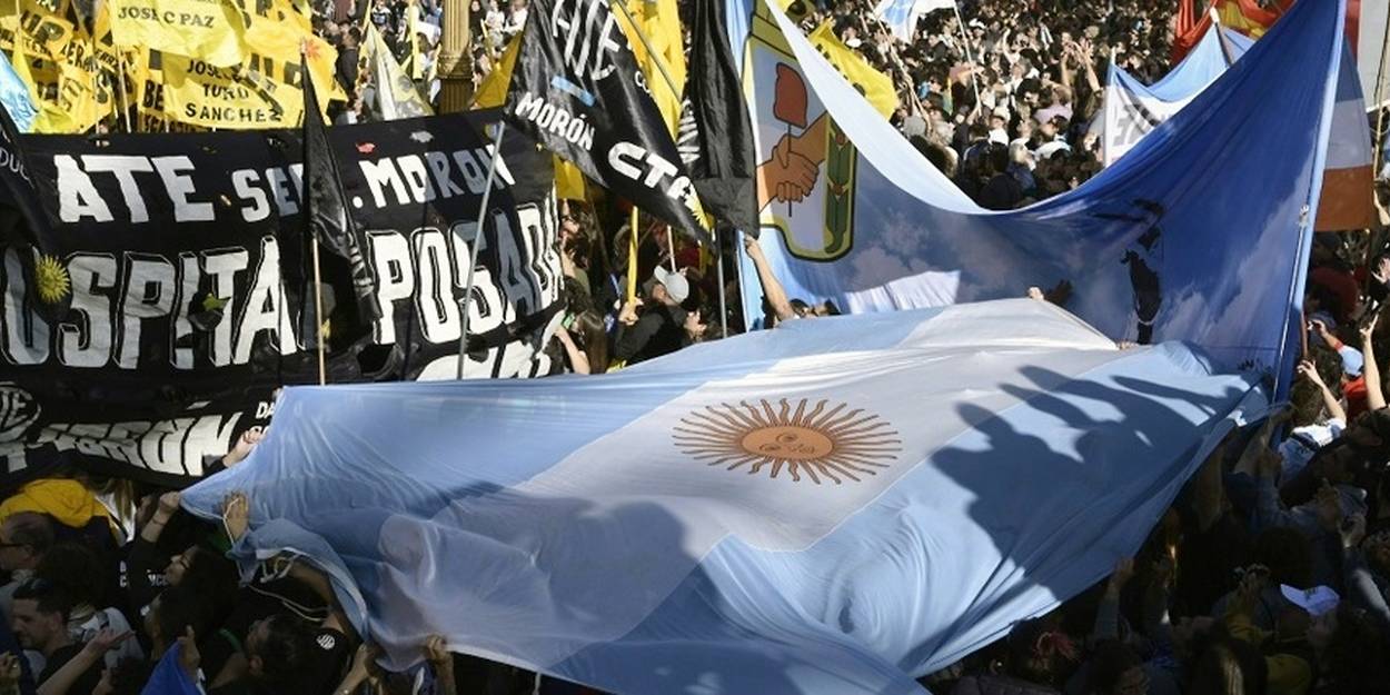 Dans une Argentine sous le choc, manifestations massives apres l ... Dans une Argentine sous le choc, manifestations massives apres l ...