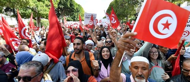 Des milliers de manifestants à Tunis contre le président Saied et la crise économique - Le Point