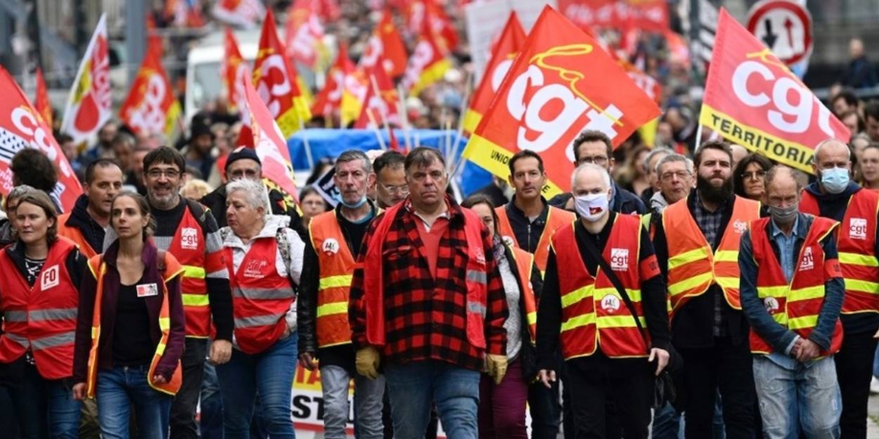 Après les raffineries, des dizaines de milliers de personnes dans la rue pour les salaires et le ...