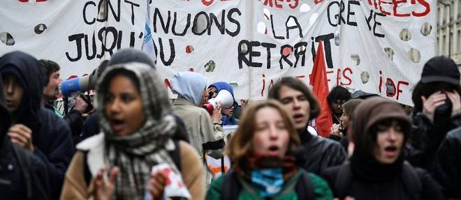 Plusieurs centaines de jeunes manifestent à Paris avant la décision ...