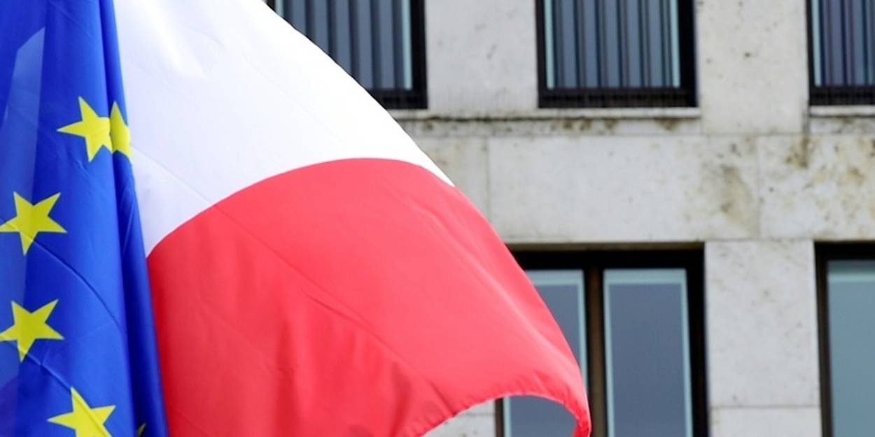L'Assemblée vote pour l'obligation du drapeau européen devant les ... L'Assemblée vote pour l'obligation du drapeau européen devant les ...