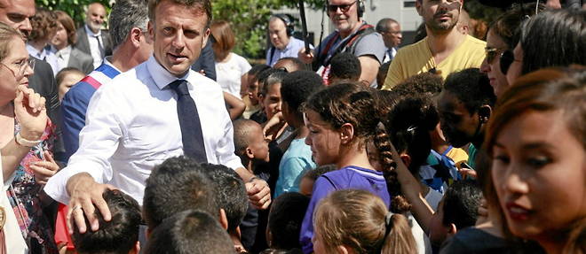 Réduire les vacances scolaires ? Macron veut « ouvrir un débat