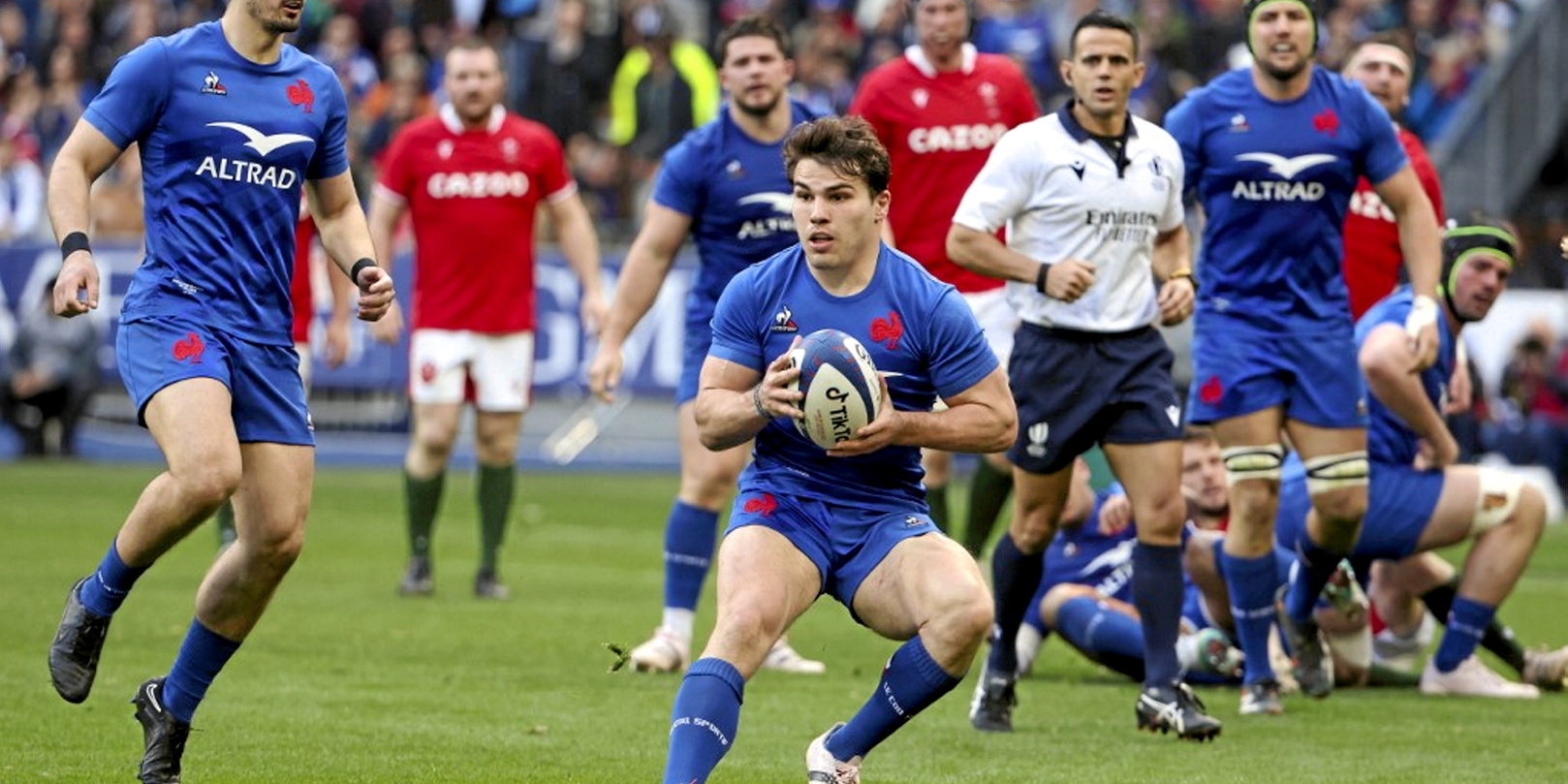 Le rugbyman Antoine Dupont va prêter sa voix aux annonces de la SNCF
