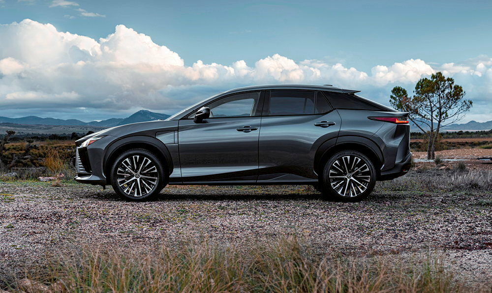 Lexus RZ 450e, un pilotage très Formule 1 | Automobile