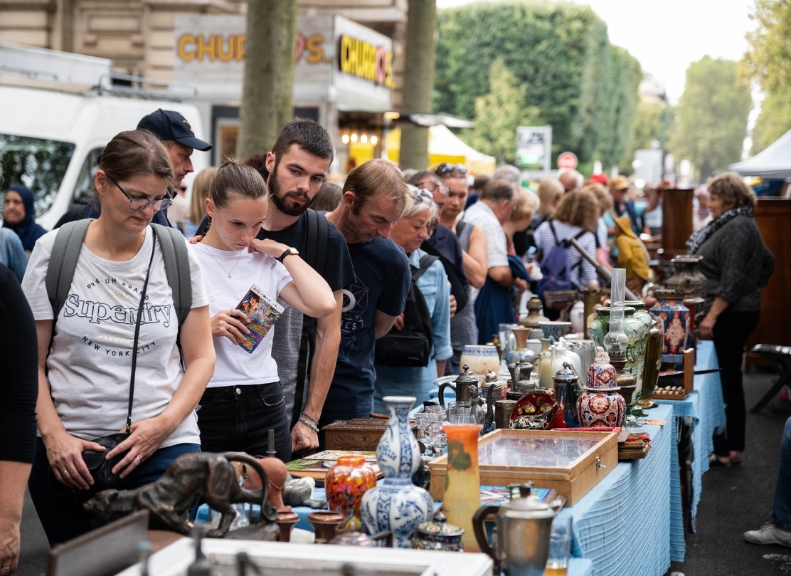 Des milliers de personnes dans les rues de Lille pour la grande braderie