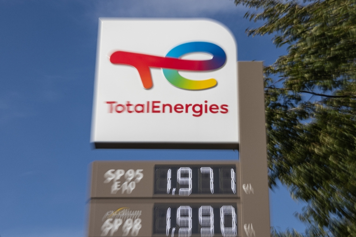 Carburants: TotalEnergies prolonge le plafonnement à 1,99 euro, prix ...