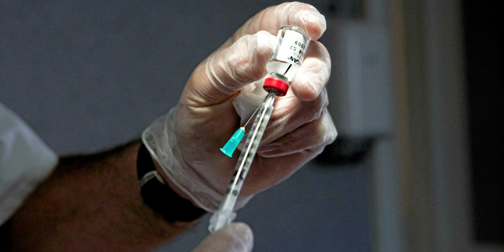 Botox : deux sœurs jugées pour des injections illégales dans le Nord
