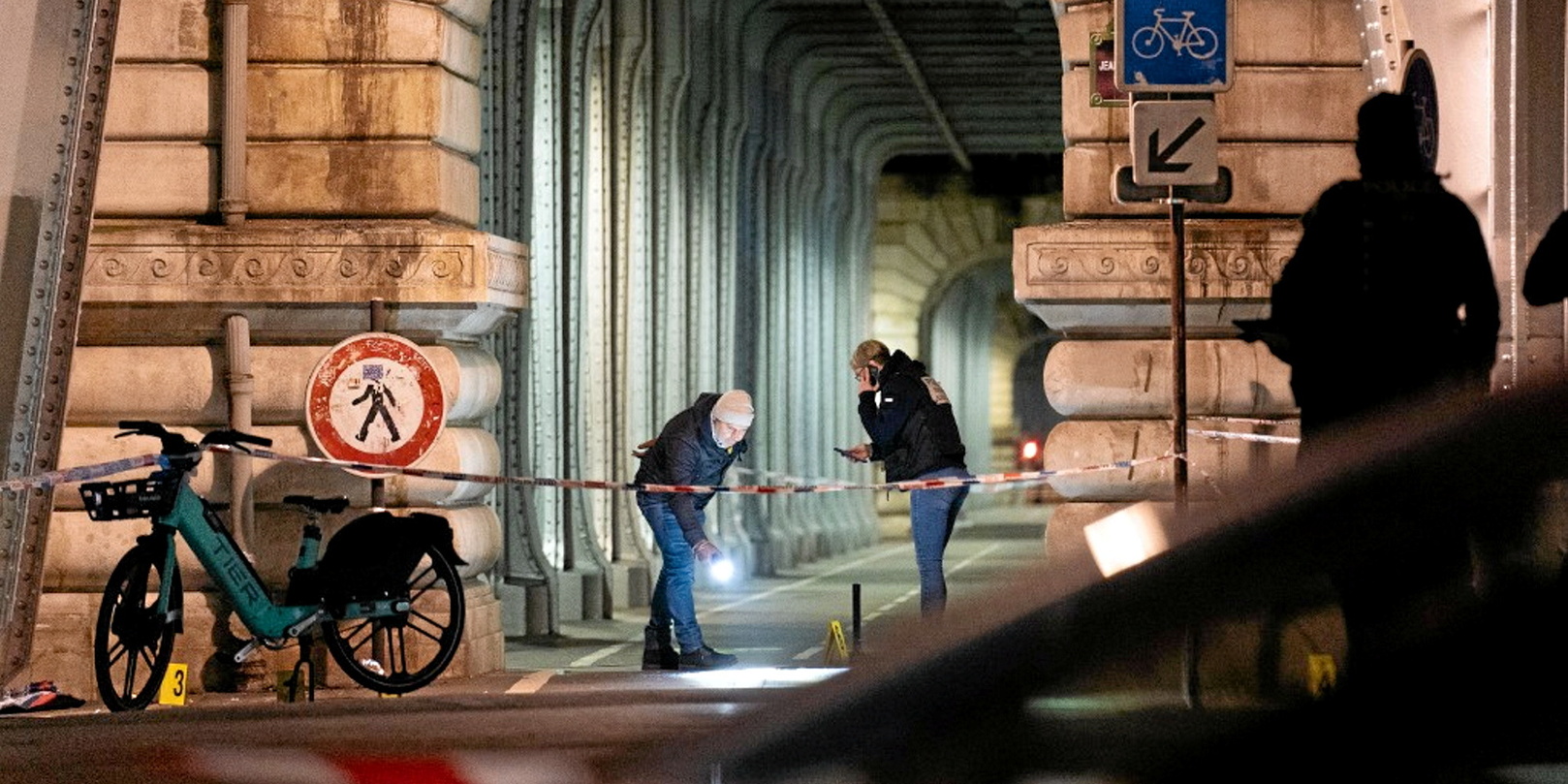 Attentat au couteau à Paris : l’assaillant présenté à un juge ... Attentat au couteau à Paris : l’assaillant présenté à un juge ...