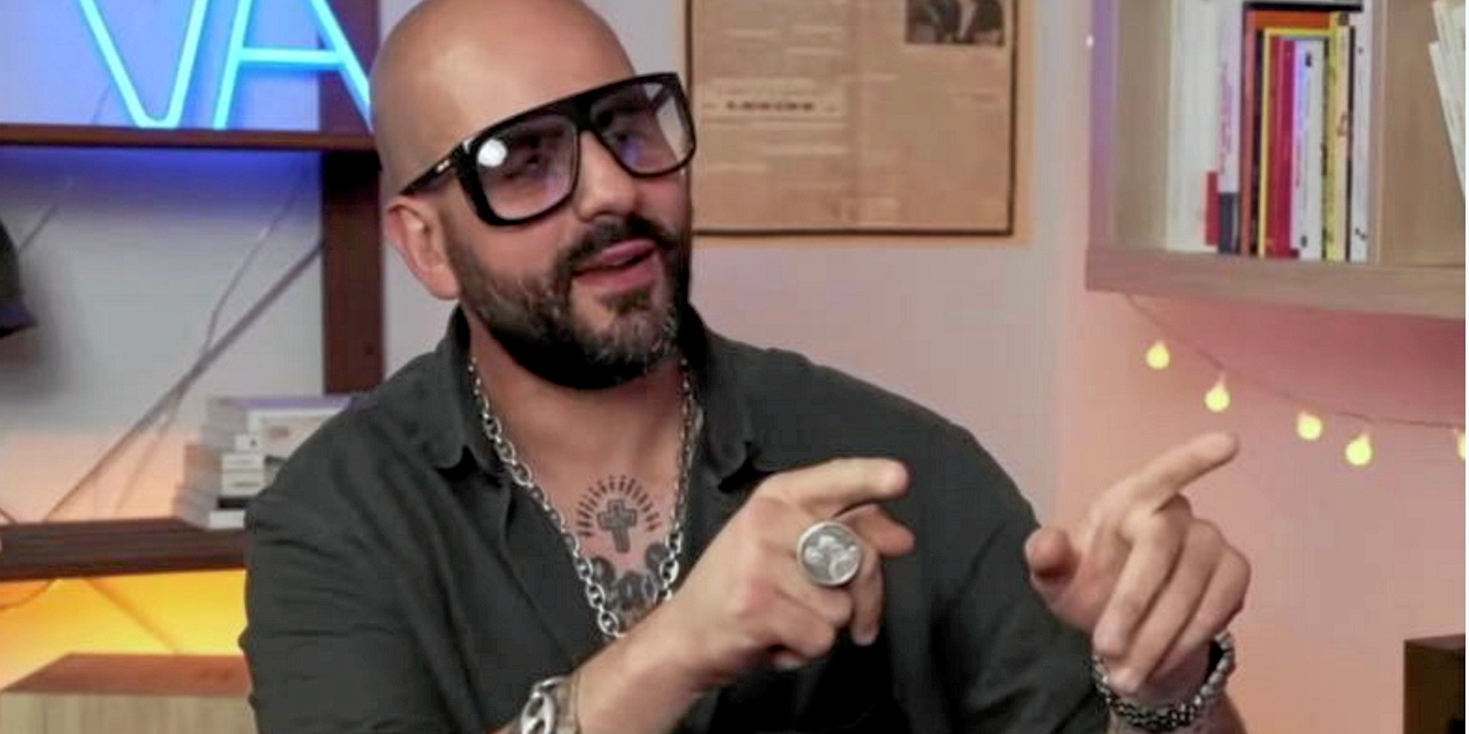 Comment l'influenceur Papacito mène une bataille culturelle contre la ...