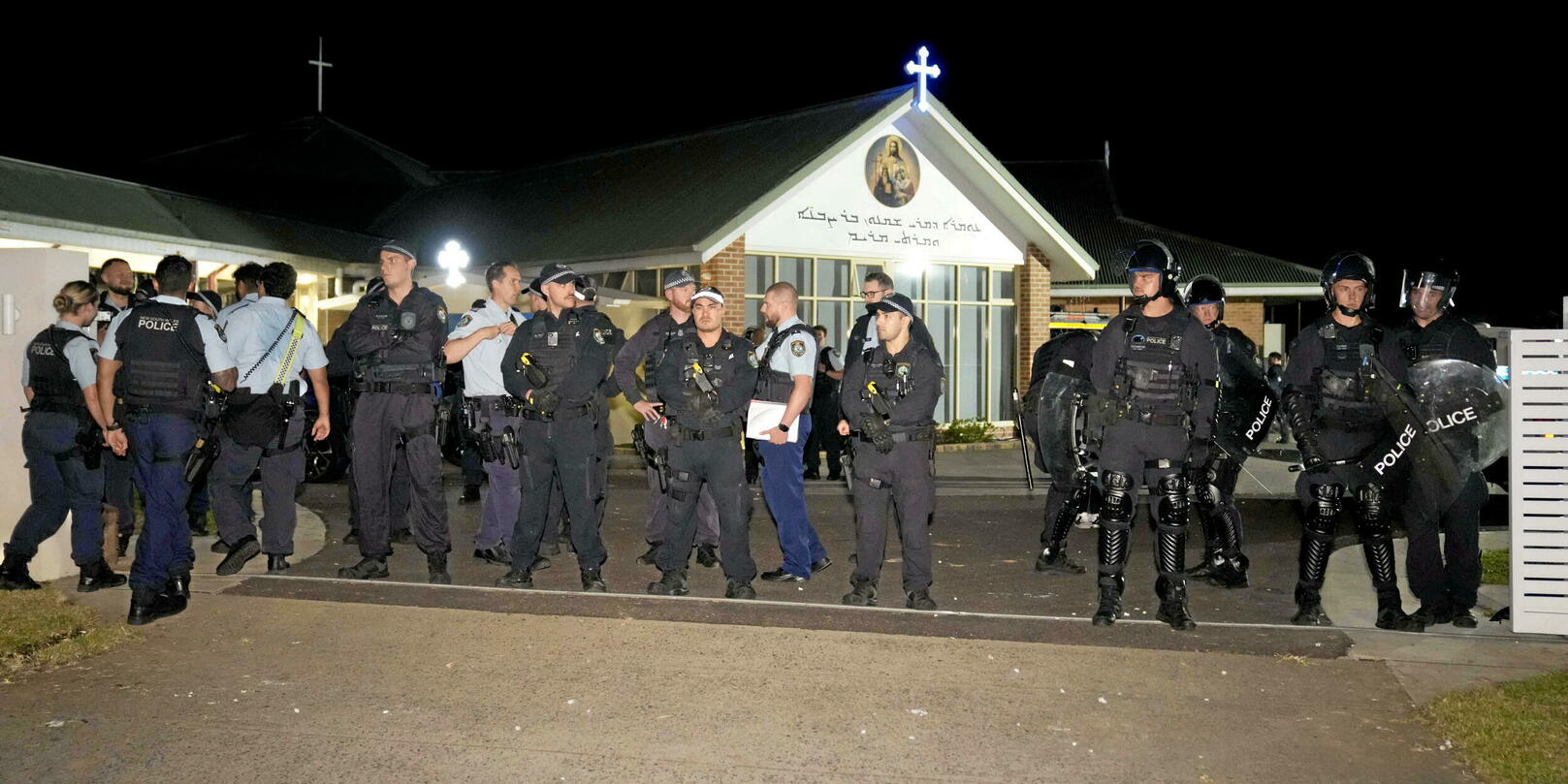 L’attaque au couteau dans une église à Sydney requalifée en « acte ... L’attaque au couteau dans une église à Sydney requalifée en « acte ...