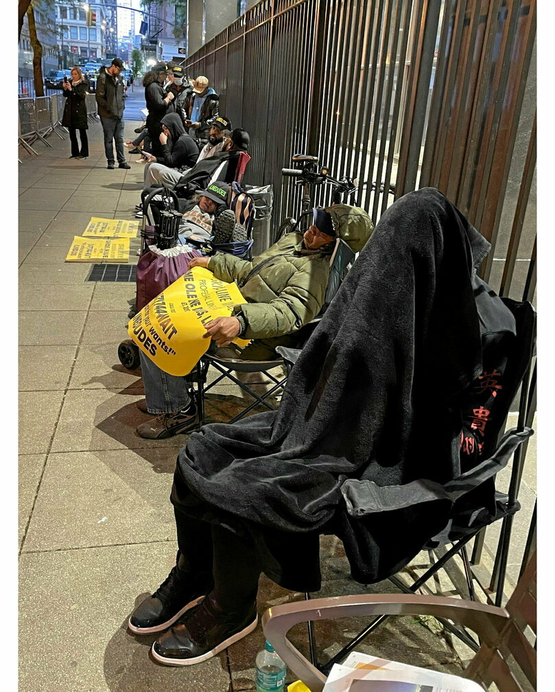 Au procès de Donald Trump, le business des « line-sitters