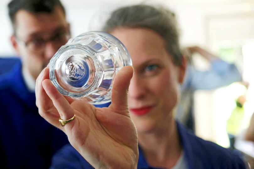 Lucie Castets chez Duralex : « une mise en scène parisienne qui ...