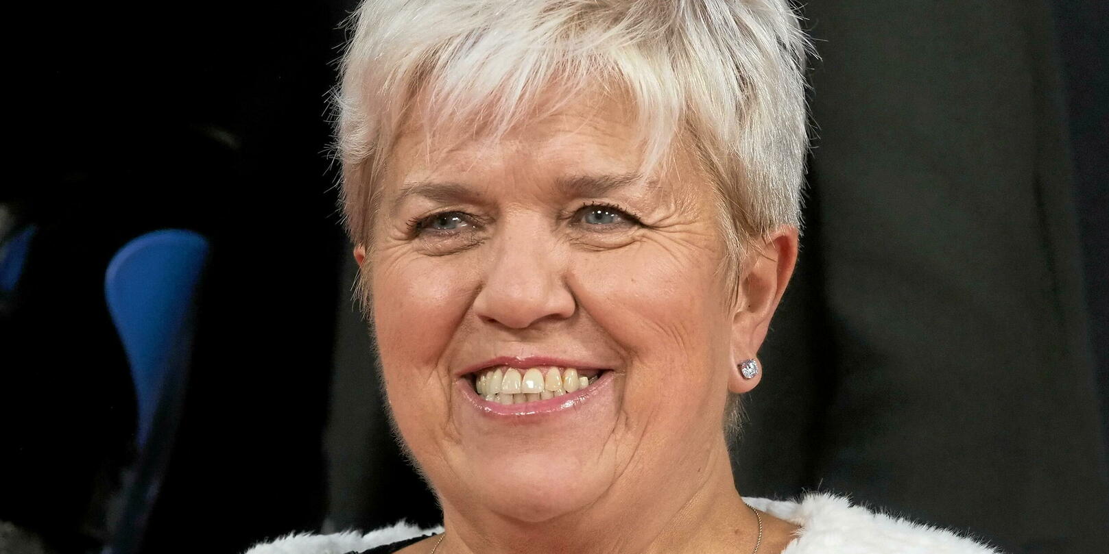 Pourquoi Mimie Mathy a inquiété ses fans pendant le concert des ...