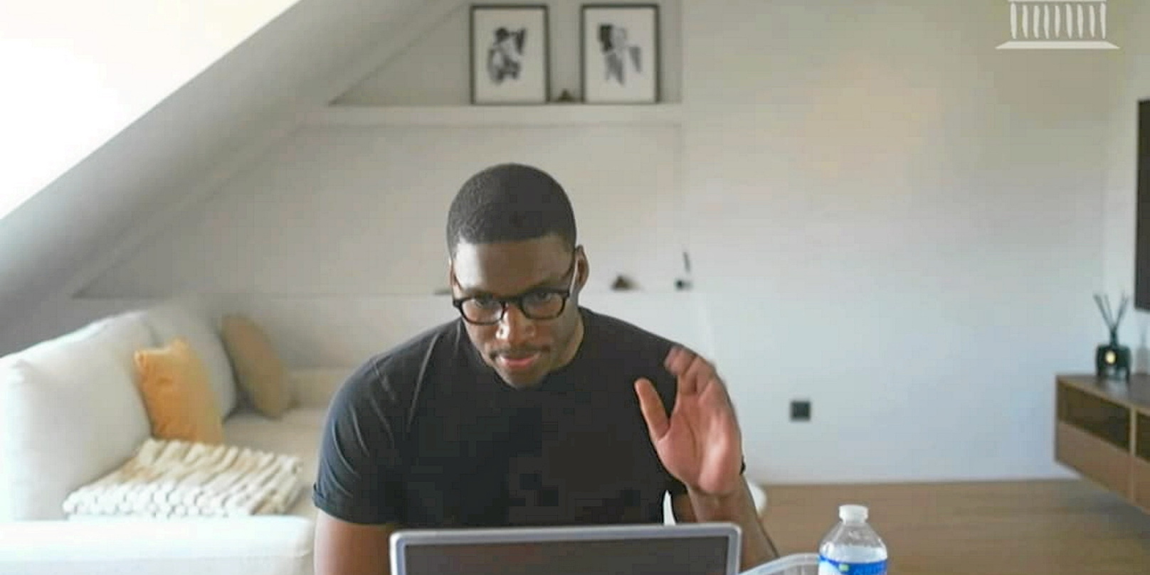 « Au revoir, bonne journée » : qui est Alex Hitchens, l’influenceur ...