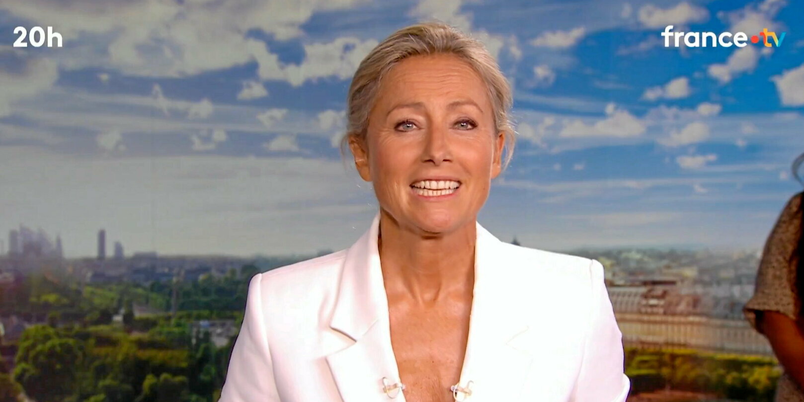 « Voilà, c’est fini » : Anne-Sophie Lapix a fait ses adieux au 20 heures