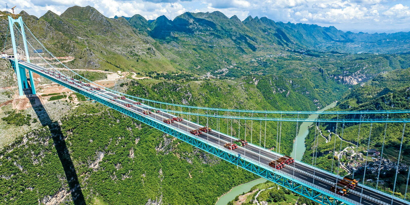 En Chine, le plus haut pont du monde va bientôt ouvrir au public