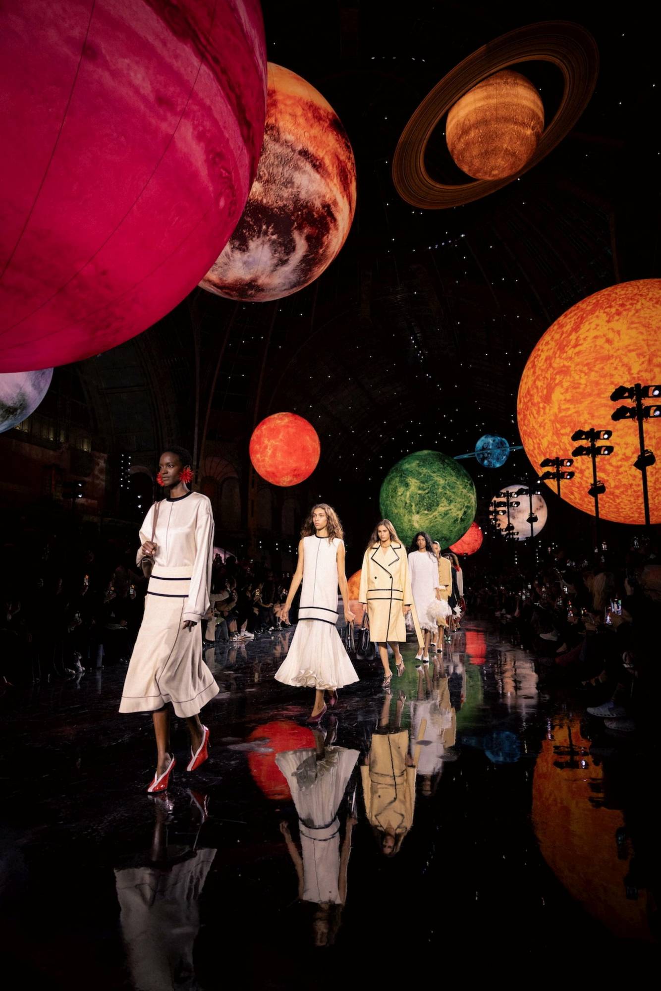 Nous étions au show Chanel de Matthieu Blazy qui a époustouflé la ...